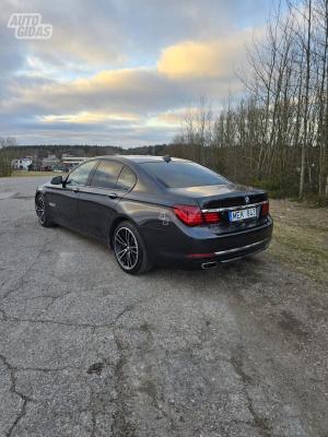 Pelēks BMW 740 2014 Šauļi, ar dzinēja tilpumu 3.00 L un nobraukumu 395 tūkst. km par 12500 €, foto 4 vietnē AUTOMOTO.COM.LV