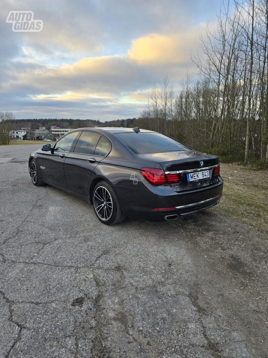 Pelēks BMW 740 2014 Šauļi, ar dzinēja tilpumu 3.00 L un nobraukumu 395 tūkst. km par 12500 €, foto 4 vietnē AUTOMOTO.COM.LV