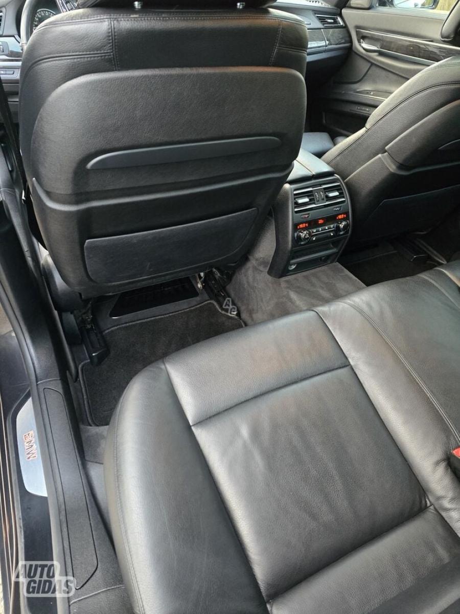 Pelēks BMW 740 2014 Šauļi, ar dzinēja tilpumu 3.00 L un nobraukumu 395 tūkst. km par 12500 €, foto 10 vietnē AUTOMOTO.COM.LV