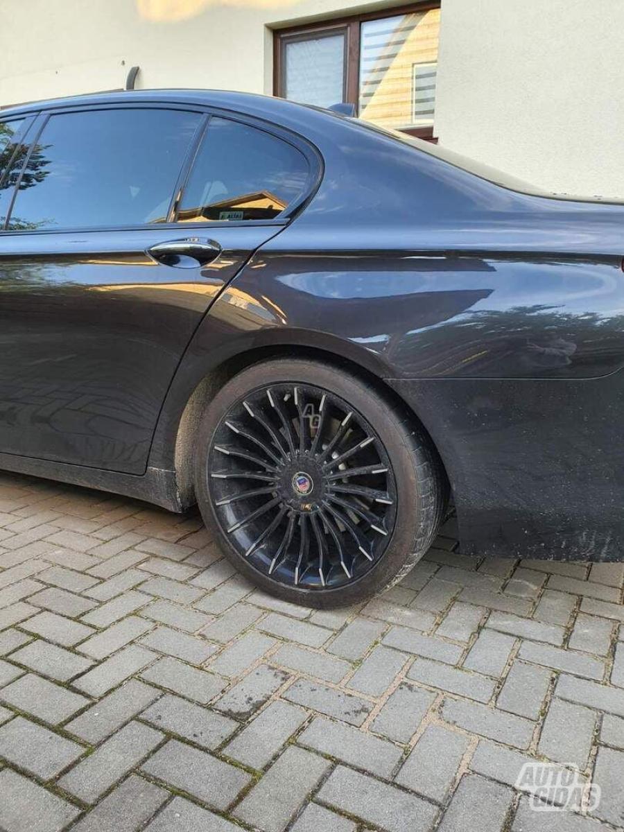 Pelēks BMW 740 2014 Šauļi, ar dzinēja tilpumu 3.00 L un nobraukumu 395 tūkst. km par 12500 €, foto 20 vietnē AUTOMOTO.COM.LV