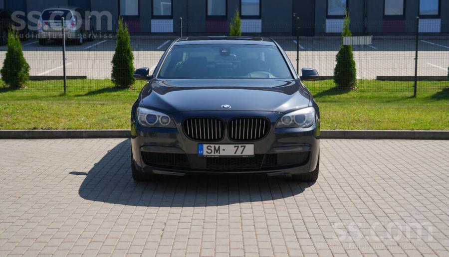 Grey BMW 740 2014 in Riga, with an engine capacity of 3.00 L and mileage of 349 thousand km for 14500 €, photo 3 on AUTOMOTO.COM.LV