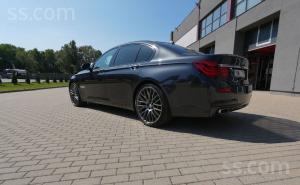 Grey BMW 740 2014 in Riga, with an engine capacity of 3.00 L and mileage of 349 thousand km for 14500 €, photo 8 on AUTOMOTO.COM.LV
