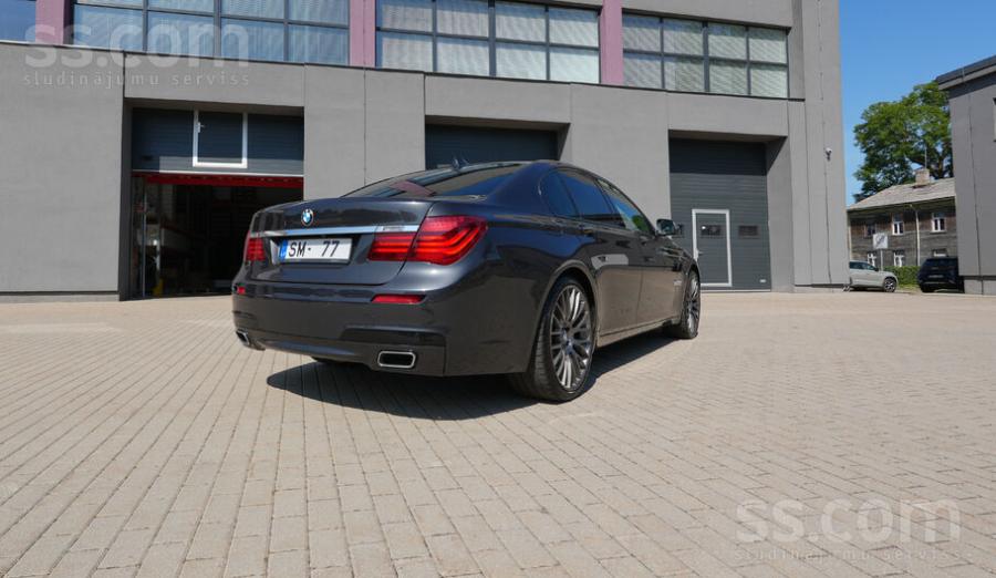 Grey BMW 740 2014 in Riga, with an engine capacity of 3.00 L and mileage of 349 thousand km for 14500 €, photo 9 on AUTOMOTO.COM.LV