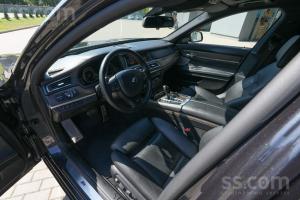 Grey BMW 740 2014 in Riga, with an engine capacity of 3.00 L and mileage of 349 thousand km for 14500 €, photo 10 on AUTOMOTO.COM.LV