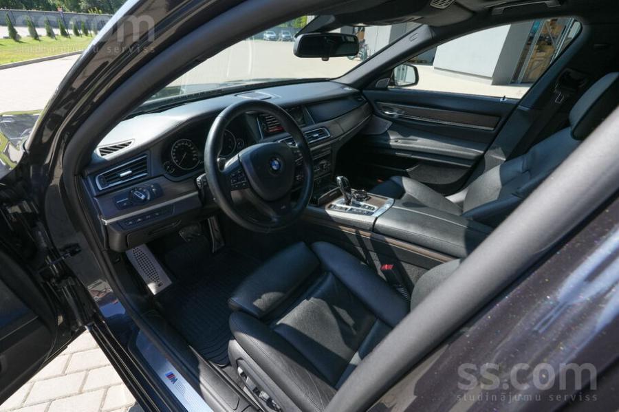 Grey BMW 740 2014 in Riga, with an engine capacity of 3.00 L and mileage of 349 thousand km for 14500 €, photo 10 on AUTOMOTO.COM.LV