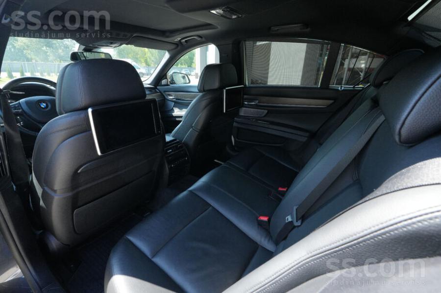 Grey BMW 740 2014 in Riga, with an engine capacity of 3.00 L and mileage of 349 thousand km for 14500 €, photo 12 on AUTOMOTO.COM.LV