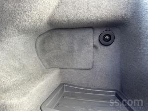 Grey BMW 740 2014 in Riga, with an engine capacity of 3.00 L and mileage of 349 thousand km for 14500 €, photo 14 on AUTOMOTO.COM.LV