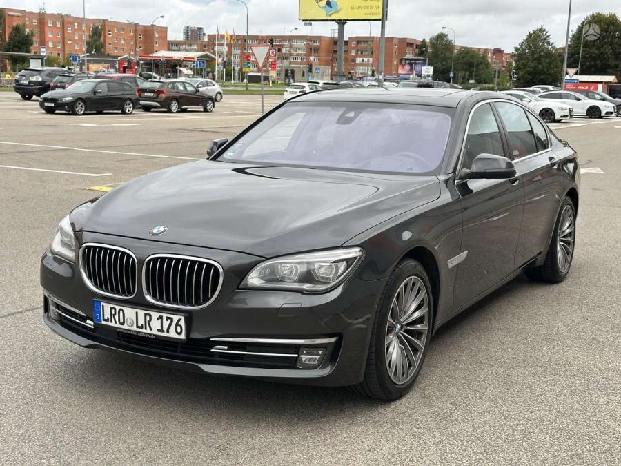 Pelēks BMW 740 2014 Klaipėda, ar dzinēja tilpumu 2.99 L un nobraukumu 290 tūkst. km par 11000 €, foto 5 vietnē AUTOMOTO.COM.LV