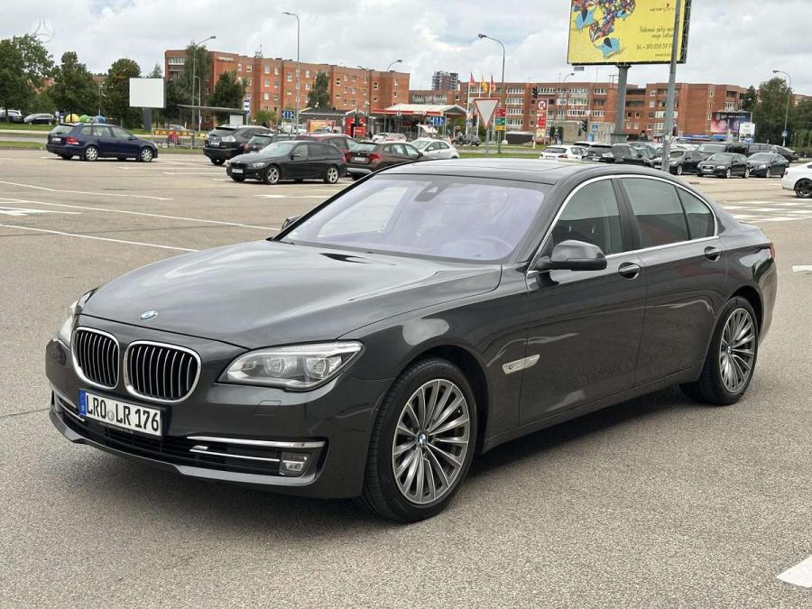 Pelēks BMW 740 2014 Klaipėda, ar dzinēja tilpumu 2.99 L un nobraukumu 290 tūkst. km par 11000 €, foto 6 vietnē AUTOMOTO.COM.LV