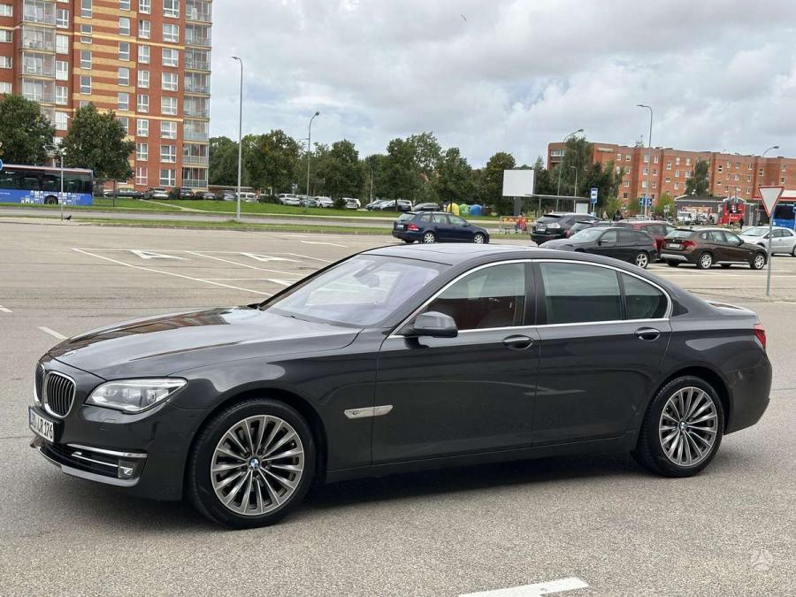 Pelēks BMW 740 2014 Klaipėda, ar dzinēja tilpumu 2.99 L un nobraukumu 290 tūkst. km par 11000 €, foto 8 vietnē AUTOMOTO.COM.LV