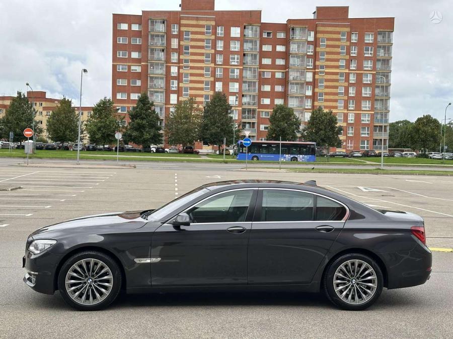 Pelēks BMW 740 2014 Klaipėda, ar dzinēja tilpumu 2.99 L un nobraukumu 290 tūkst. km par 11000 €, foto 10 vietnē AUTOMOTO.COM.LV