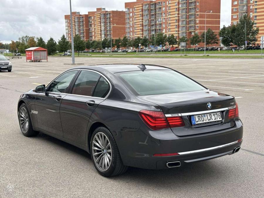 Pelēks BMW 740 2014 Klaipėda, ar dzinēja tilpumu 2.99 L un nobraukumu 290 tūkst. km par 11000 €, foto 13 vietnē AUTOMOTO.COM.LV