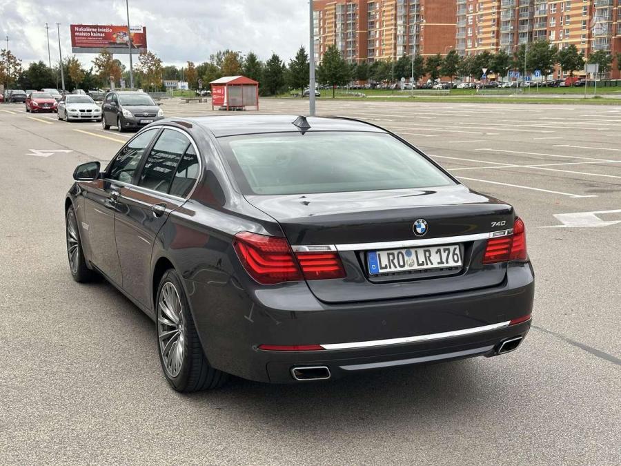 Pelēks BMW 740 2014 Klaipėda, ar dzinēja tilpumu 2.99 L un nobraukumu 290 tūkst. km par 11000 €, foto 14 vietnē AUTOMOTO.COM.LV