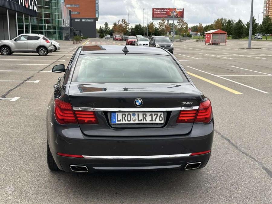 Pelēks BMW 740 2014 Klaipėda, ar dzinēja tilpumu 2.99 L un nobraukumu 290 tūkst. km par 11000 €, foto 16 vietnē AUTOMOTO.COM.LV