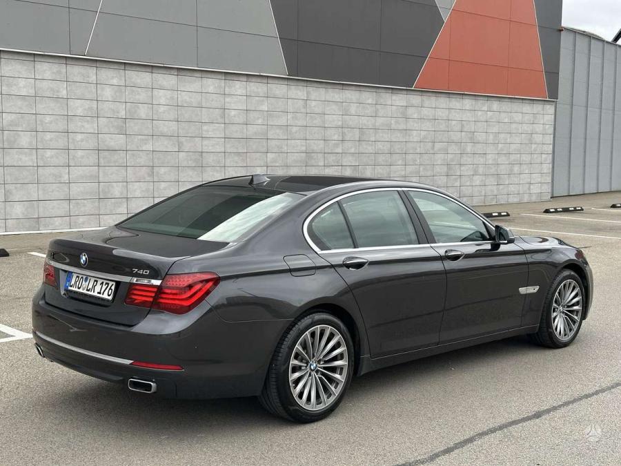 Pelēks BMW 740 2014 Klaipėda, ar dzinēja tilpumu 2.99 L un nobraukumu 290 tūkst. km par 11000 €, foto 19 vietnē AUTOMOTO.COM.LV