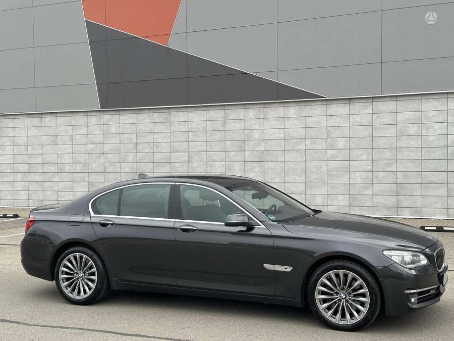 Pelēks BMW 740 2014 Klaipėda, ar dzinēja tilpumu 2.99 L un nobraukumu 290 tūkst. km par 11000 €, foto 22 vietnē AUTOMOTO.COM.LV