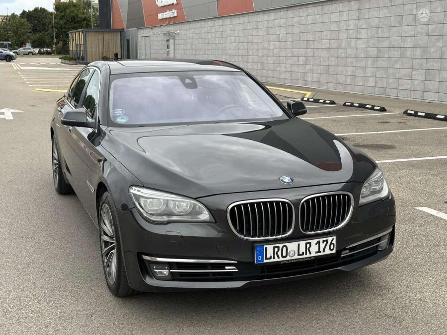 Pelēks BMW 740 2014 Klaipėda, ar dzinēja tilpumu 2.99 L un nobraukumu 290 tūkst. km par 11000 €, foto 24 vietnē AUTOMOTO.COM.LV