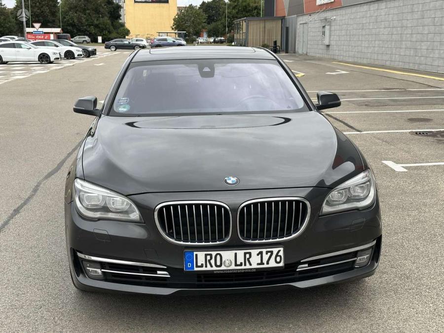 Pelēks BMW 740 2014 Klaipėda, ar dzinēja tilpumu 2.99 L un nobraukumu 290 tūkst. km par 11000 €, foto 26 vietnē AUTOMOTO.COM.LV