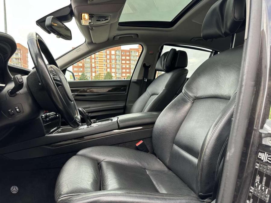 Pelēks BMW 740 2014 Klaipėda, ar dzinēja tilpumu 2.99 L un nobraukumu 290 tūkst. km par 11000 €, foto 28 vietnē AUTOMOTO.COM.LV