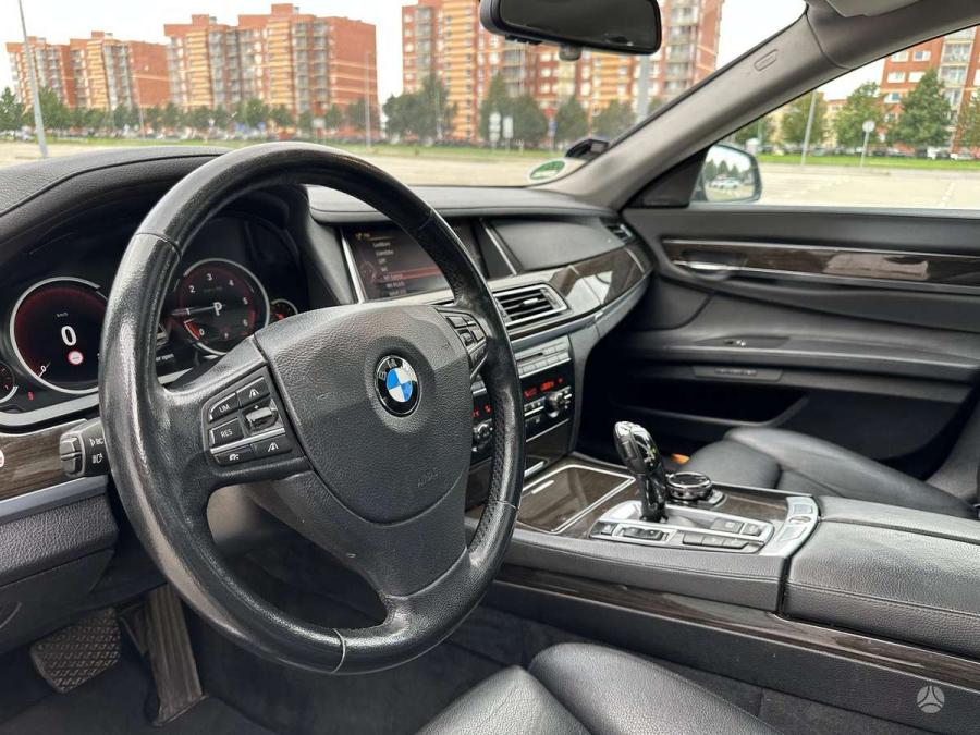 Pelēks BMW 740 2014 Klaipėda, ar dzinēja tilpumu 2.99 L un nobraukumu 290 tūkst. km par 11000 €, foto 30 vietnē AUTOMOTO.COM.LV