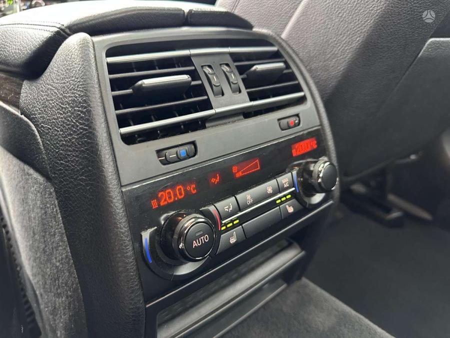 Pelēks BMW 740 2014 Klaipėda, ar dzinēja tilpumu 2.99 L un nobraukumu 290 tūkst. km par 11000 €, foto 32 vietnē AUTOMOTO.COM.LV