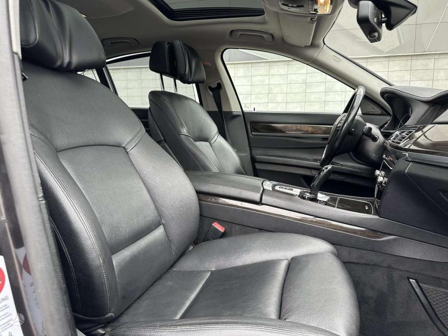 Pelēks BMW 740 2014 Klaipėda, ar dzinēja tilpumu 2.99 L un nobraukumu 290 tūkst. km par 11000 €, foto 34 vietnē AUTOMOTO.COM.LV
