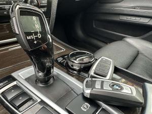 Pelēks BMW 740 2014 Klaipėda, ar dzinēja tilpumu 2.99 L un nobraukumu 290 tūkst. km par 11000 €, foto 42 vietnē AUTOMOTO.COM.LV