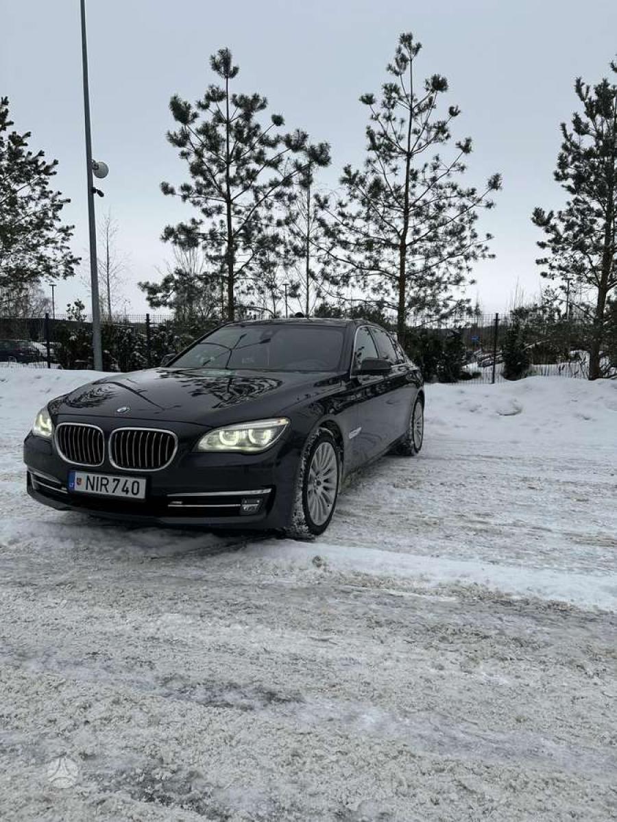 Pelēks BMW 740 2015 Kauņa, ar dzinēja tilpumu 2.99 L un nobraukumu 245 tūkst. km par 14000 €, foto 1 vietnē AUTOMOTO.COM.LV