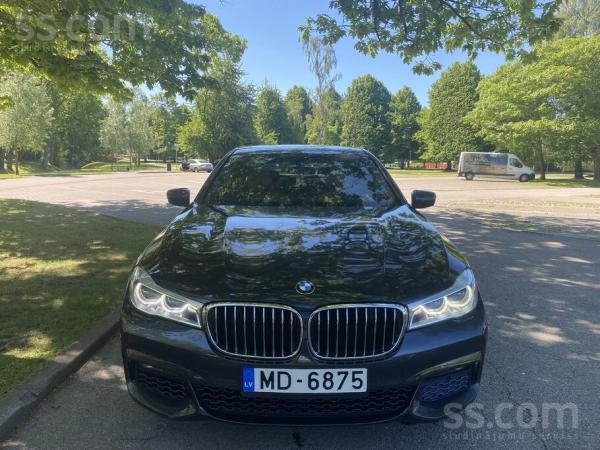Grey BMW 740 2015 in Riga, with an engine capacity of 3.00 L and mileage of 238 thousand km for 23000 €, photo 2 on AUTOMOTO.COM.LV