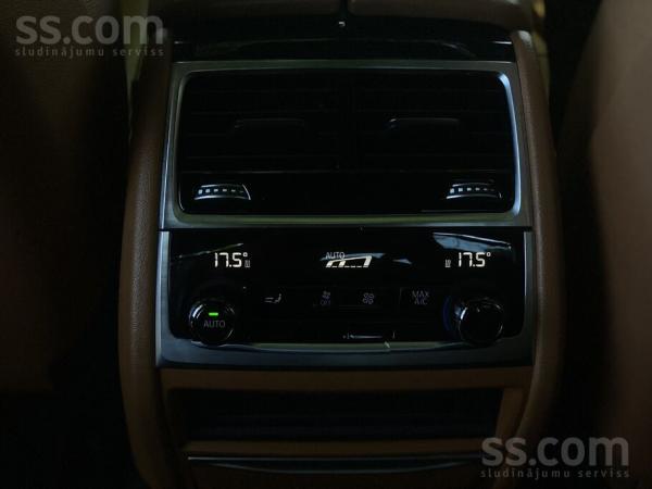 Grey BMW 740 2015 in Riga, with an engine capacity of 3.00 L and mileage of 238 thousand km for 23000 €, photo 10 on AUTOMOTO.COM.LV