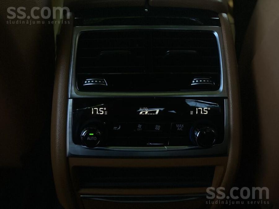 Pelēks BMW 740 2015 Rīga, ar dzinēja tilpumu 3.00 L un nobraukumu 238 tūkst. km par 23000 €, foto 11 vietnē AUTOMOTO.COM.LV