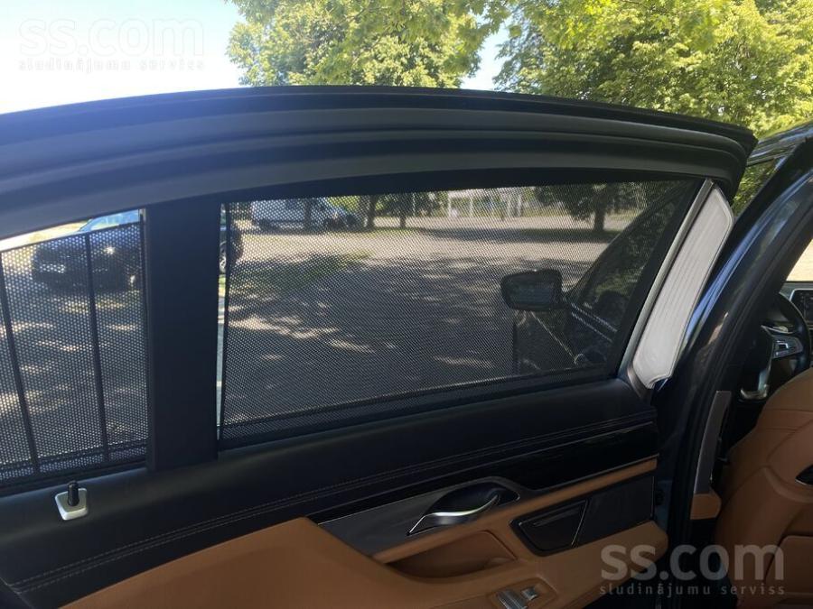 Pelēks BMW 740 2015 Rīga, ar dzinēja tilpumu 3.00 L un nobraukumu 238 tūkst. km par 23000 €, foto 13 vietnē AUTOMOTO.COM.LV