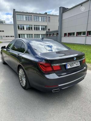 Grey BMW 740 2015 in Kaunas, with an engine capacity of 2.99 L and mileage of 246 thousand km for 11200 €, photo 3 on AUTOMOTO.COM.LV
