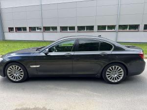 Grey BMW 740 2015 in Kaunas, with an engine capacity of 2.99 L and mileage of 246 thousand km for 11200 €, photo 5 on AUTOMOTO.COM.LV