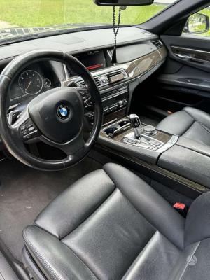 Grey BMW 740 2015 in Kaunas, with an engine capacity of 2.99 L and mileage of 246 thousand km for 11200 €, photo 7 on AUTOMOTO.COM.LV