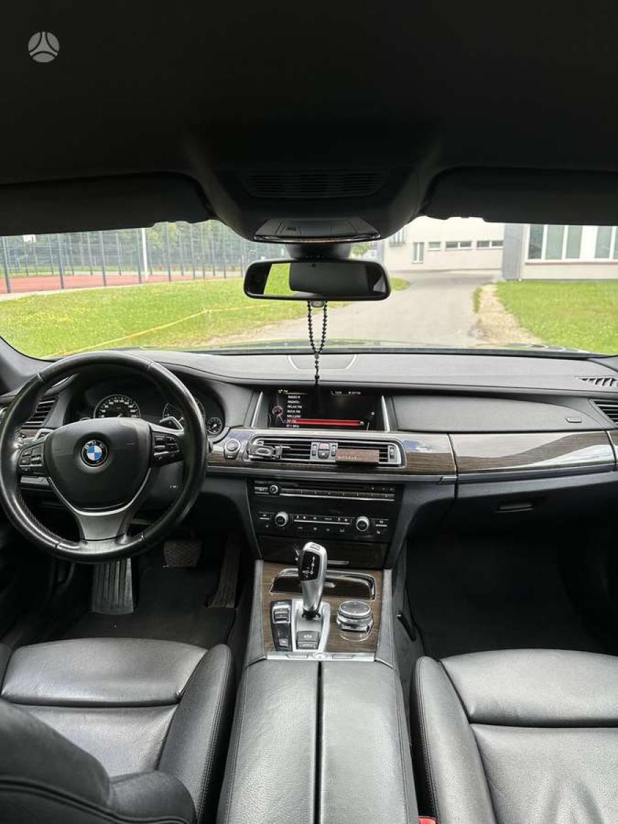 Grey BMW 740 2015 in Kaunas, with an engine capacity of 2.99 L and mileage of 246 thousand km for 11200 €, photo 12 on AUTOMOTO.COM.LV