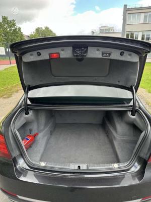 Grey BMW 740 2015 in Kaunas, with an engine capacity of 2.99 L and mileage of 246 thousand km for 11200 €, photo 13 on AUTOMOTO.COM.LV
