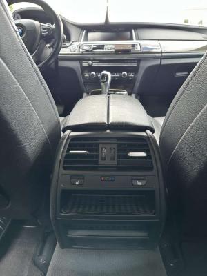 Grey BMW 740 2015 in Kaunas, with an engine capacity of 2.99 L and mileage of 246 thousand km for 11200 €, photo 14 on AUTOMOTO.COM.LV