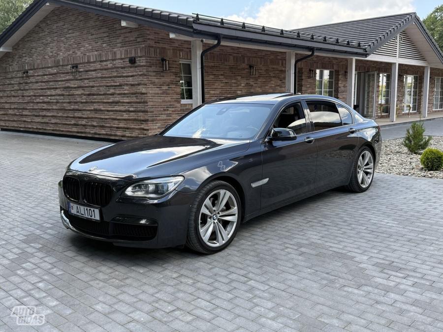 Grey BMW 740 2015 in Vilnius, with an engine capacity of 3.00 L and mileage of 210 thousand km for 14999 €, photo 1 on AUTOMOTO.COM.LV