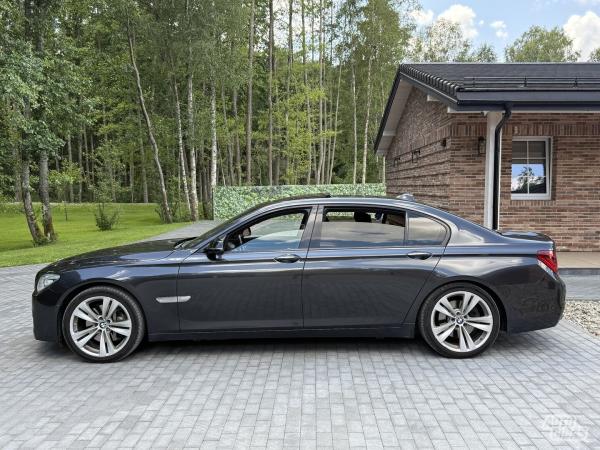 Grey BMW 740 2015 in Vilnius, with an engine capacity of 3.00 L and mileage of 210 thousand km for 14999 €, photo 4 on AUTOMOTO.COM.LV