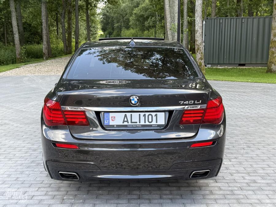 Grey BMW 740 2015 in Vilnius, with an engine capacity of 3.00 L and mileage of 210 thousand km for 14999 €, photo 6 on AUTOMOTO.COM.LV