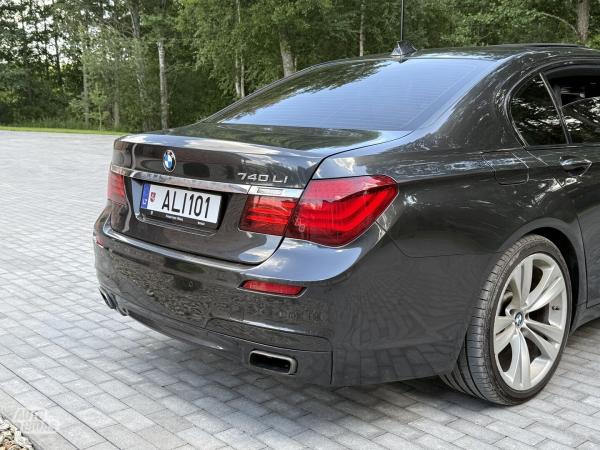 Grey BMW 740 2015 in Vilnius, with an engine capacity of 3.00 L and mileage of 210 thousand km for 14999 €, photo 8 on AUTOMOTO.COM.LV