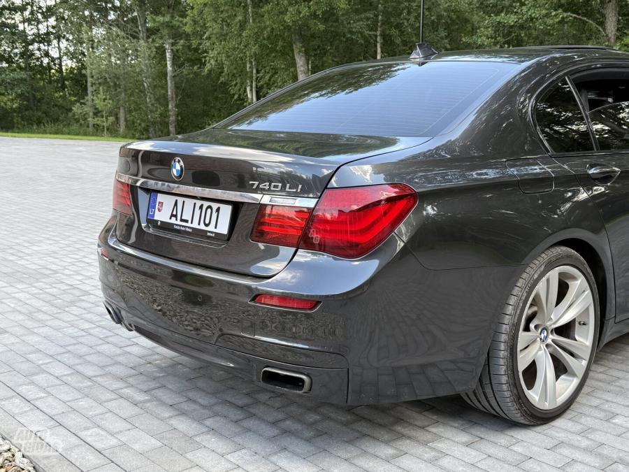 Grey BMW 740 2015 in Vilnius, with an engine capacity of 3.00 L and mileage of 210 thousand km for 14999 €, photo 8 on AUTOMOTO.COM.LV
