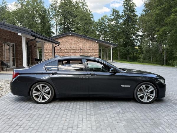 Grey BMW 740 2015 in Vilnius, with an engine capacity of 3.00 L and mileage of 210 thousand km for 14999 €, photo 9 on AUTOMOTO.COM.LV
