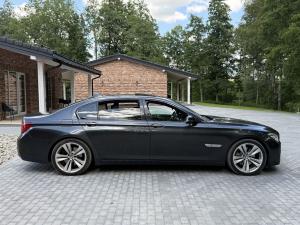 Grey BMW 740 2015 in Vilnius, with an engine capacity of 3.00 L and mileage of 210 thousand km for 14999 €, photo 9 on AUTOMOTO.COM.LV