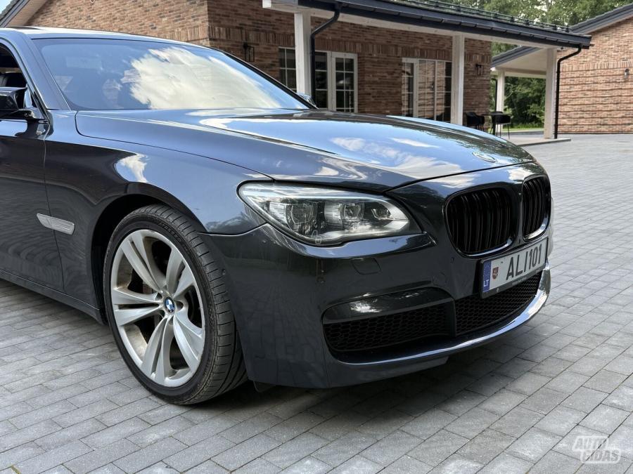 Grey BMW 740 2015 in Vilnius, with an engine capacity of 3.00 L and mileage of 210 thousand km for 14999 €, photo 11 on AUTOMOTO.COM.LV