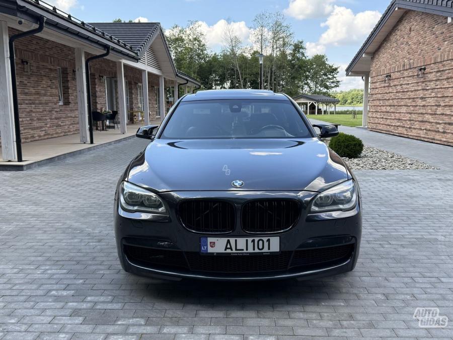 Grey BMW 740 2015 in Vilnius, with an engine capacity of 3.00 L and mileage of 210 thousand km for 14999 €, photo 12 on AUTOMOTO.COM.LV