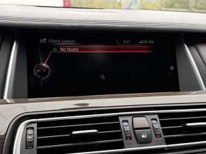 Grey BMW 740 2015 in Vilnius, with an engine capacity of 3.00 L and mileage of 210 thousand km for 14999 €, photo 19 on AUTOMOTO.COM.LV