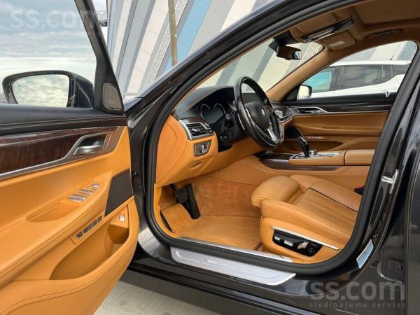 Pelēks BMW 740 2016 Rīga, ar dzinēja tilpumu 3.00 L un nobraukumu 273 tūkst. km par 20600 €, foto 6 vietnē AUTOMOTO.COM.LV