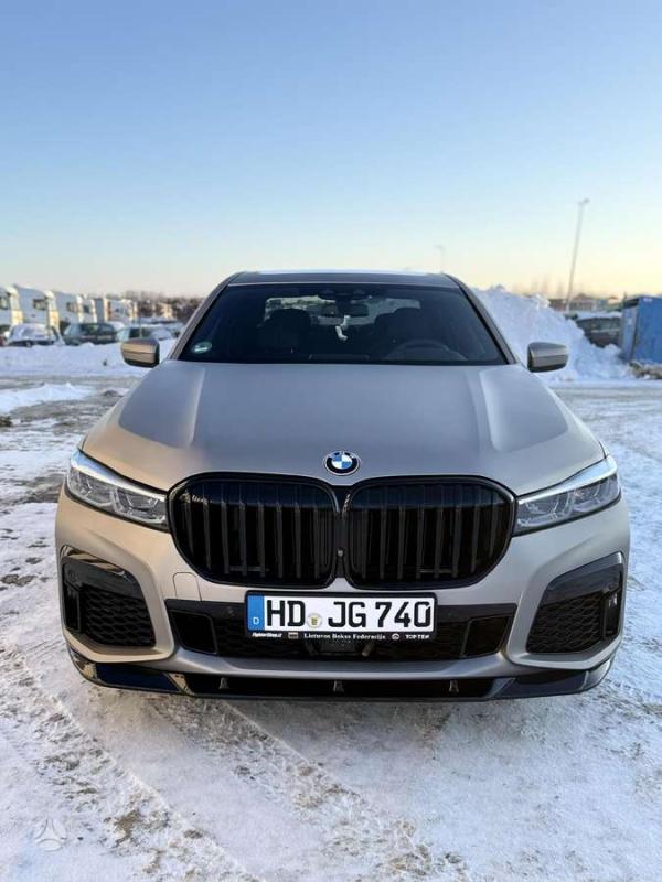 Grey BMW 740 2016 in Vilnius, with an engine capacity of 3.00 L and mileage of 181 thousand km for 30000 €, photo 1 on AUTOMOTO.COM.LV